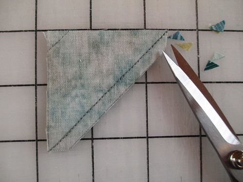 Half Square Triangle – Fat Quarter Tutorial